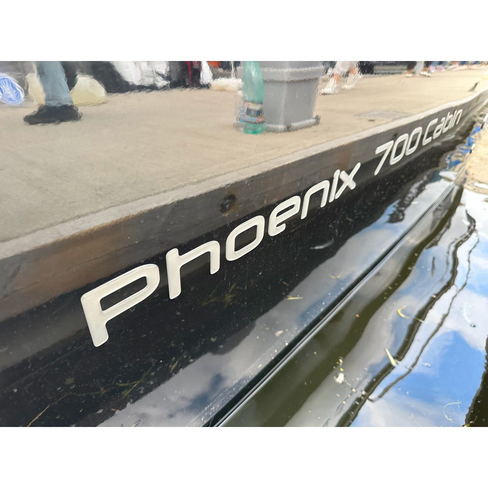 Катер Phoenix 700 Cabin